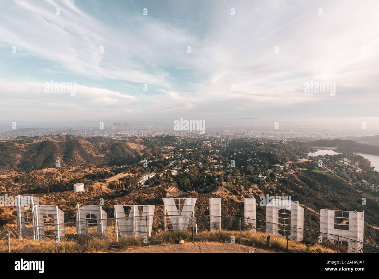 Los angeles skyline hollywood sign hi-res stock photography and images ...