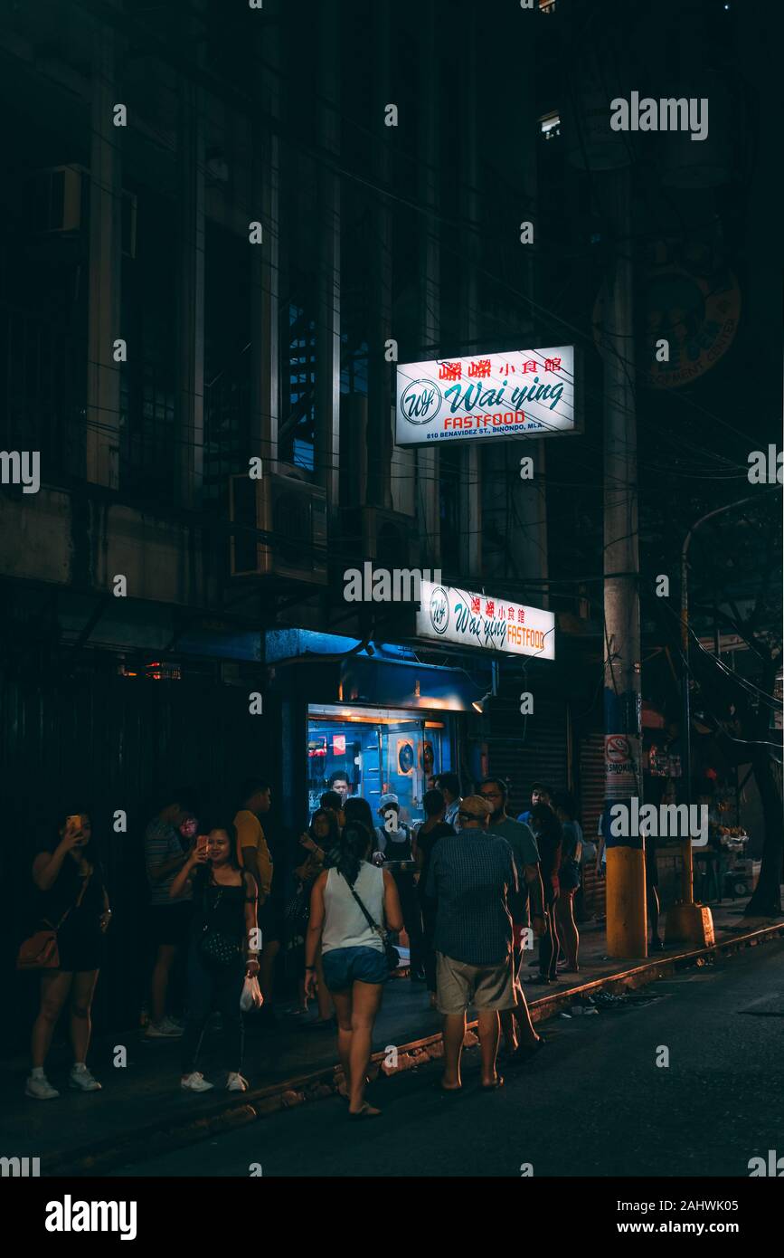 Manila street night hi-res stock photography and images - Alamy
