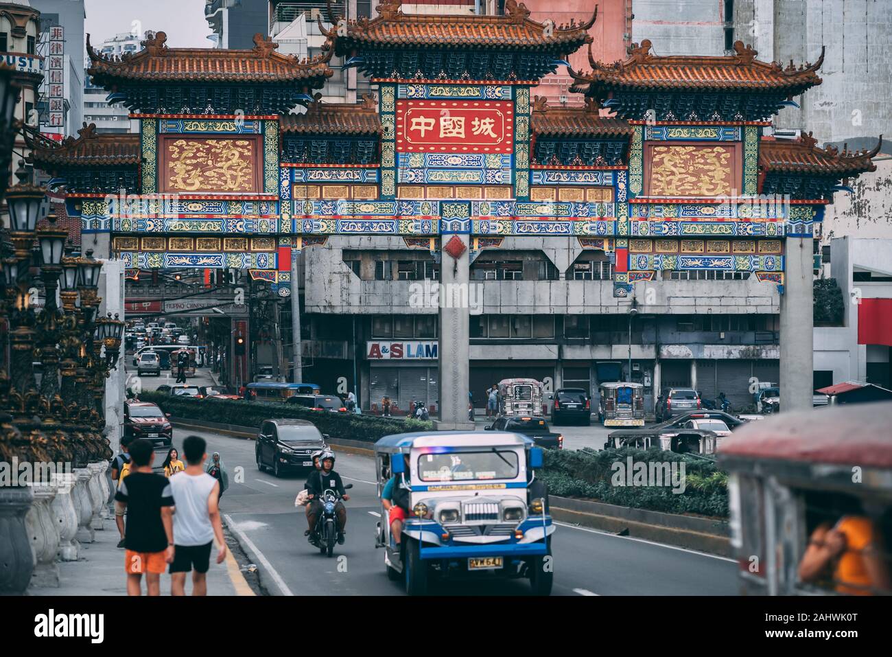 The Chinatown Arch and jeepneys, in Binondo, Manila, The Philippines ...