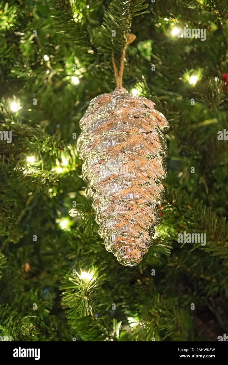 Large tree decorations hi-res stock photography and images - Alamy