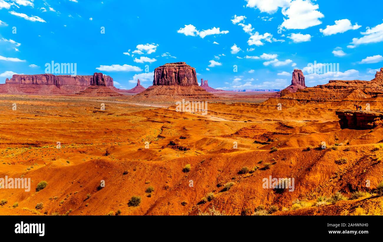 Horse at John Ford Point with towering red sandstone formations of ...
