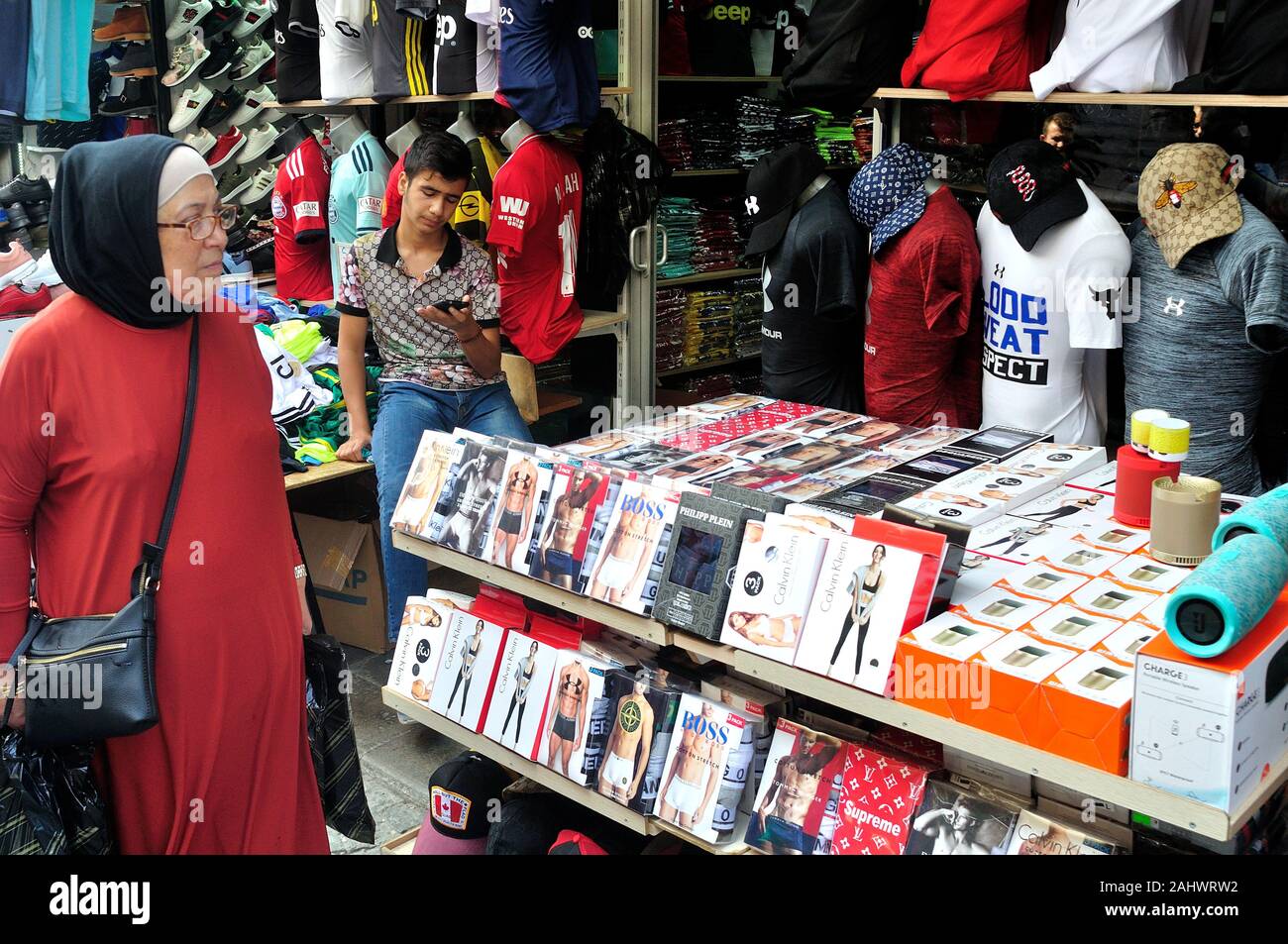 Market in ISTAMBUL - Bosphorus Strait - TURKEY Stock Photo - Alamy