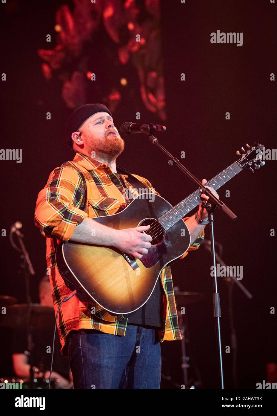 Tom walker singer hi-res stock photography and images - Alamy