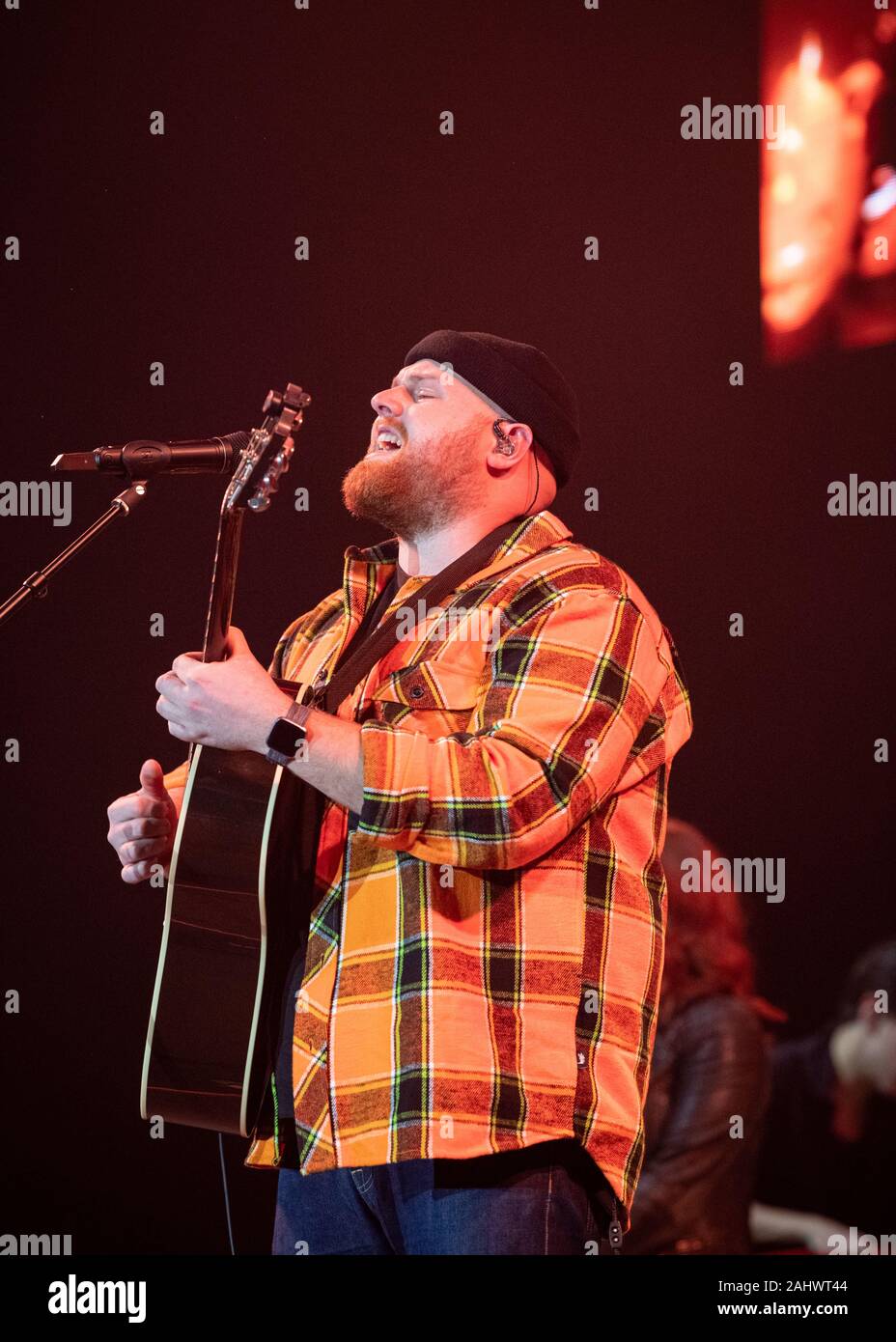 Tom walker guitarist hi-res stock photography and images - Alamy