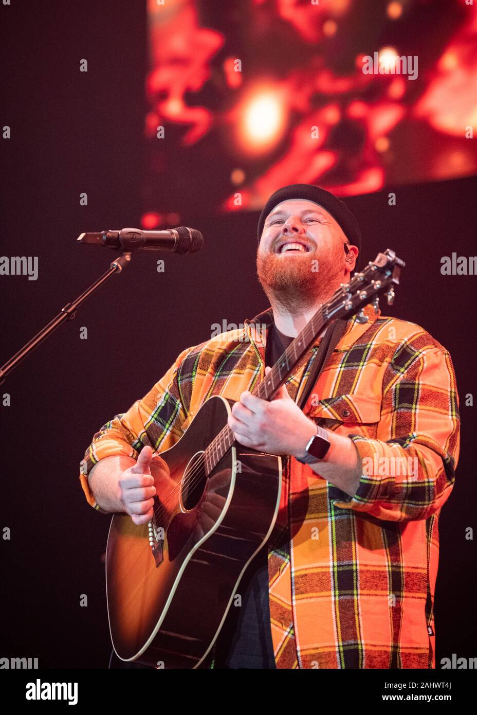 Tom walker singer hi-res stock photography and images - Alamy