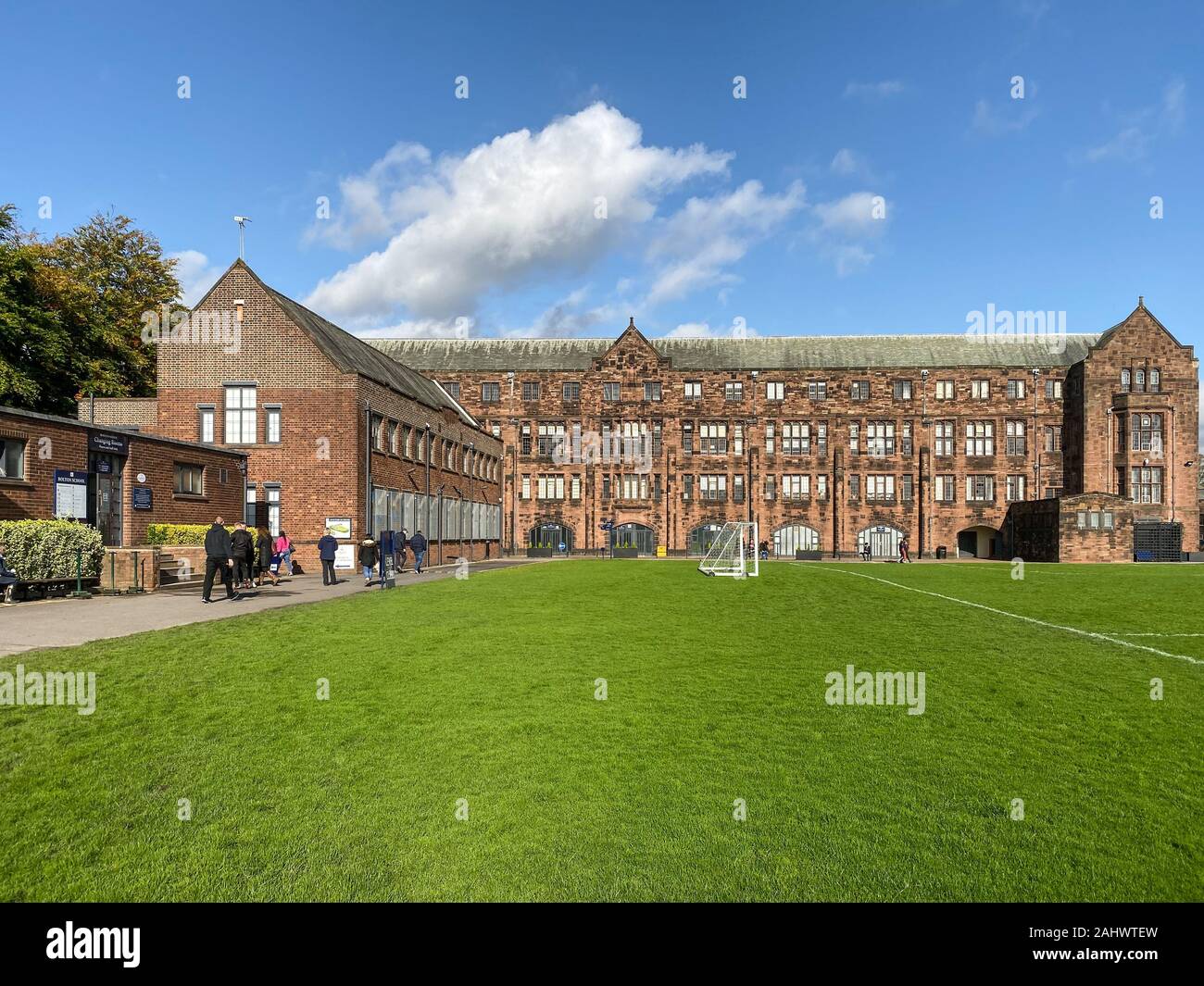 Sixth form art student hi-res stock photography and images - Alamy