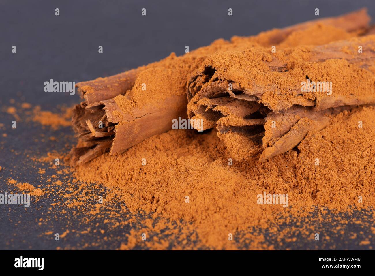 Ceylon cinnamon bark hi-res stock photography and images - Alamy