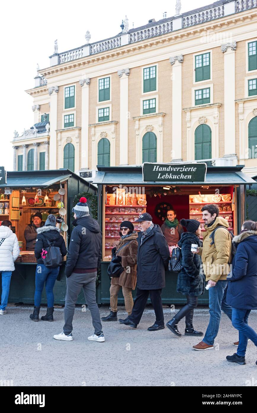 Lebkuchen stall at the Schönbrunn Palace Christmas Market, Vienna ...