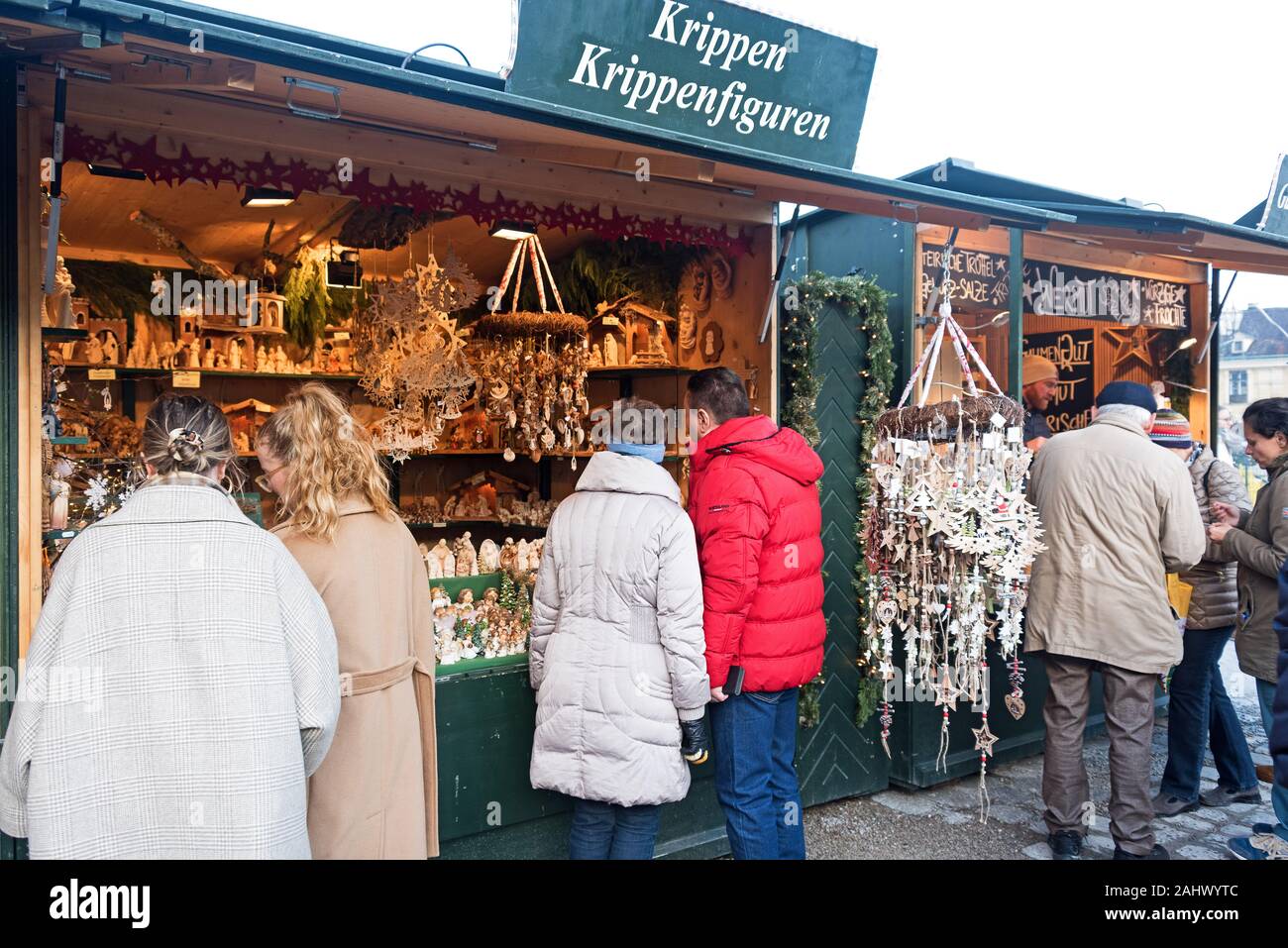 Handicraft stalls selling traditional Viennese Christmas ornaments ...