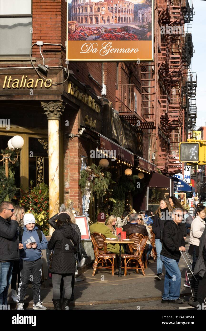 Italian street dining hi-res stock photography and images - Alamy