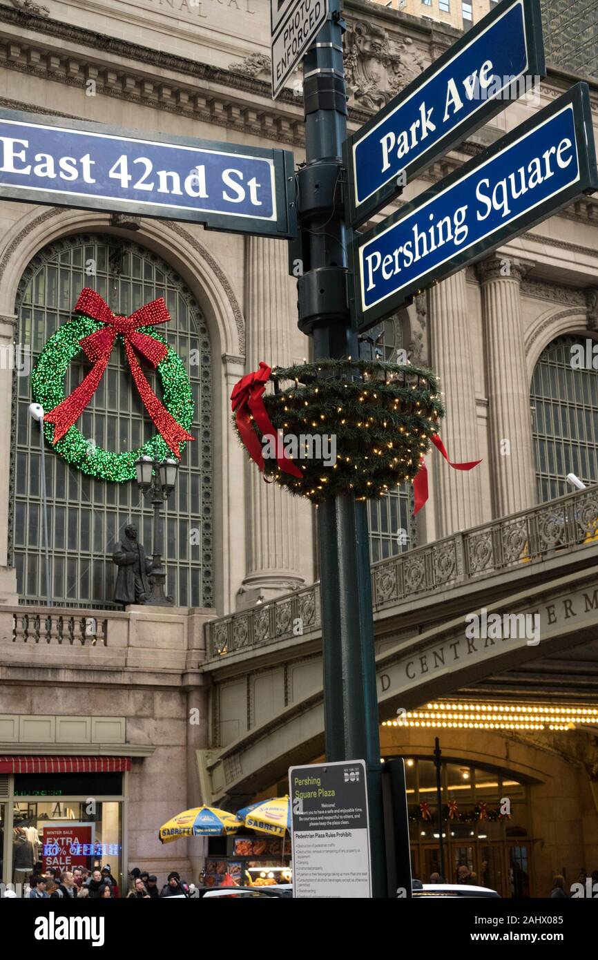 Front signage grand central hi-res stock photography and images - Alamy