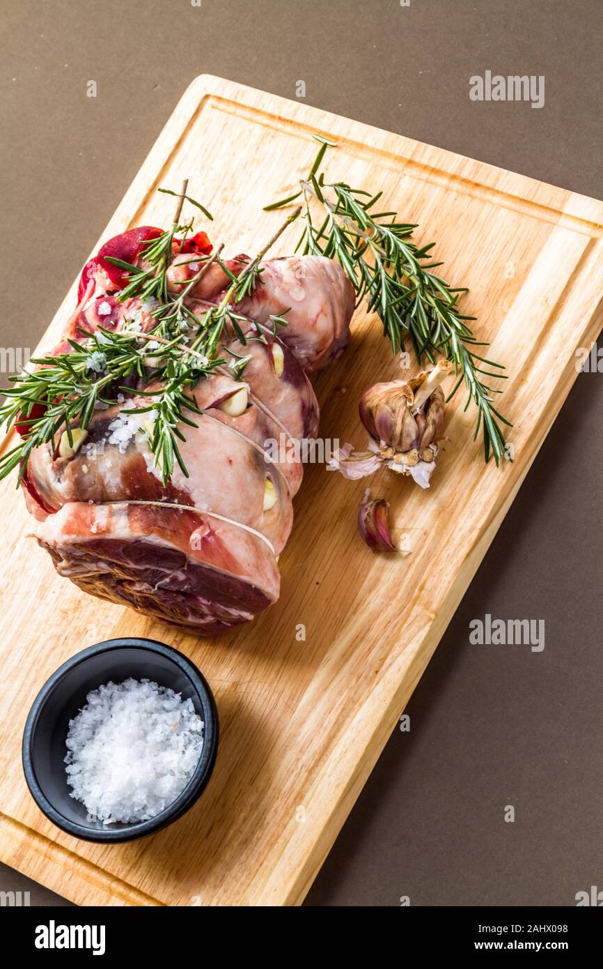 Raw lamb joint hi-res stock photography and images - Alamy