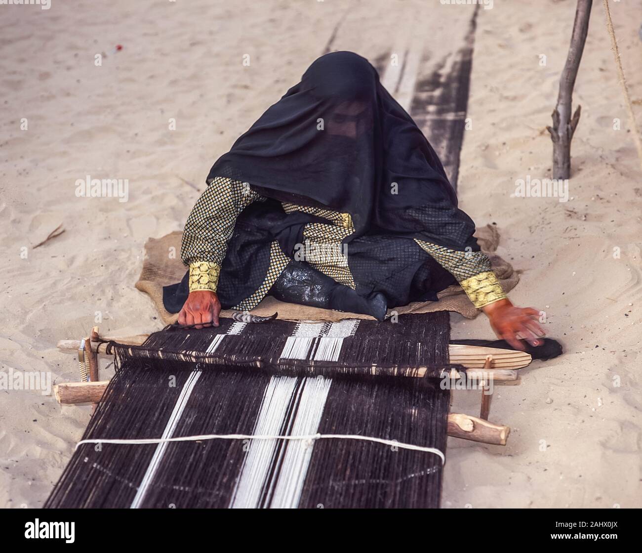 Traditional weaving uae hi-res stock photography and images - Alamy