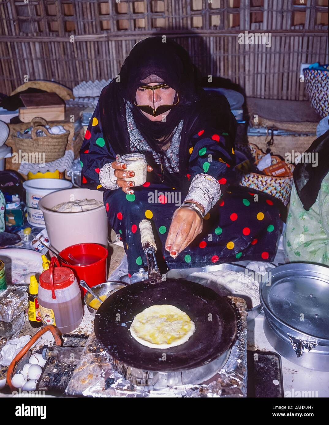 Dubai Arab folklore and history with a Bedouin Emirati woman ...