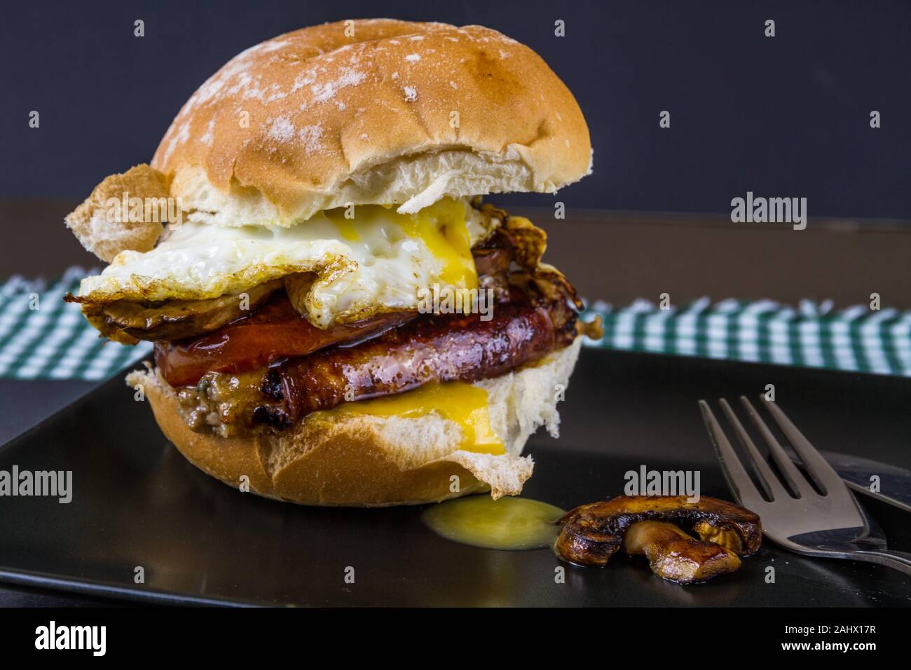 Egg roll fry hi-res stock photography and images - Alamy