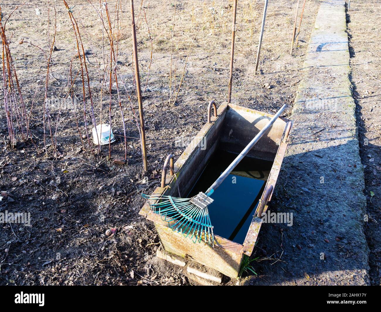 Water tank garden winter hi-res stock photography and images - Alamy
