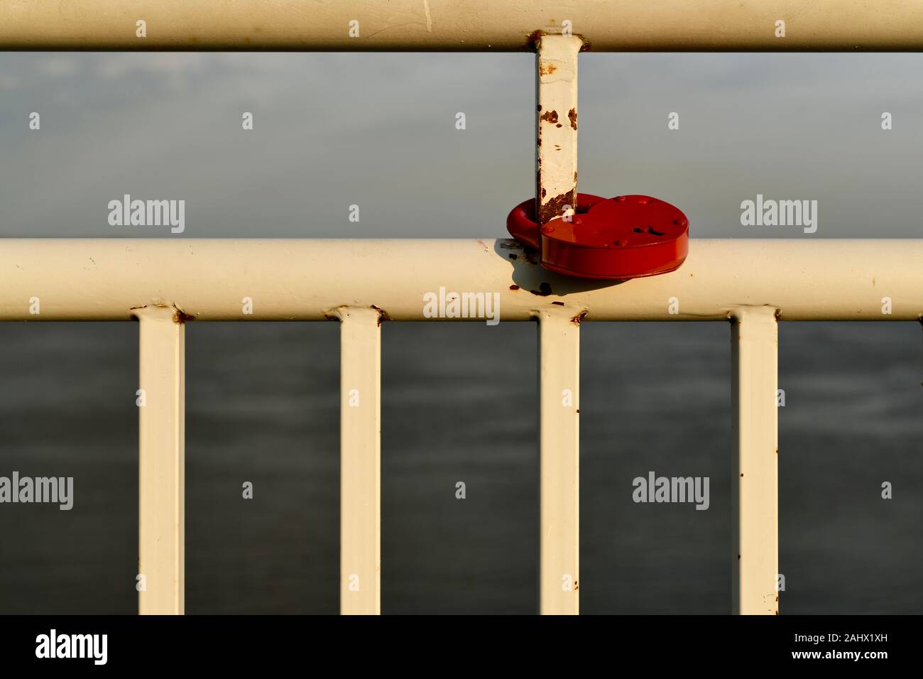 White railings and castle hi-res stock photography and images - Alamy