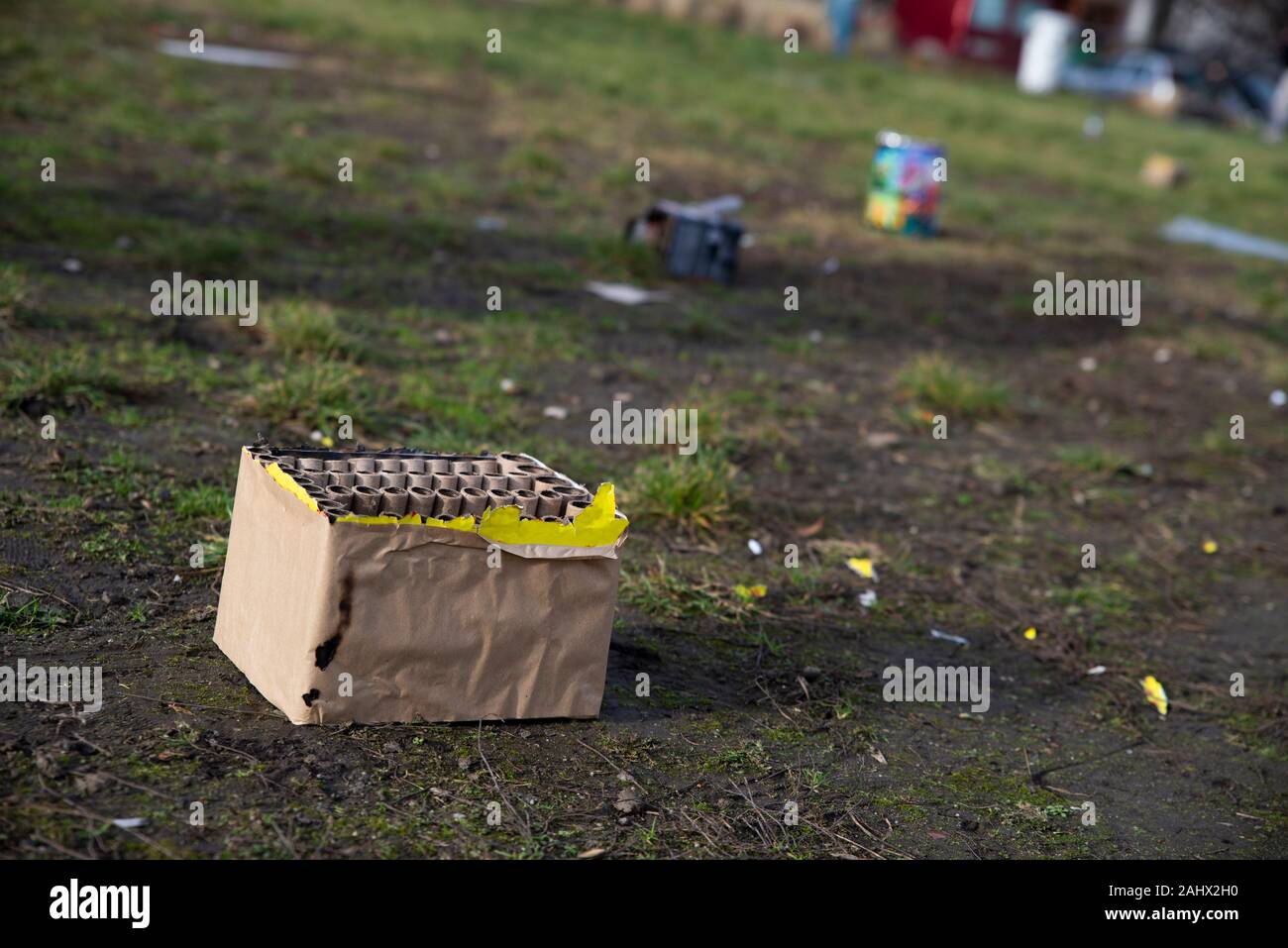 Exploded fireworks hi-res stock photography and images - Alamy