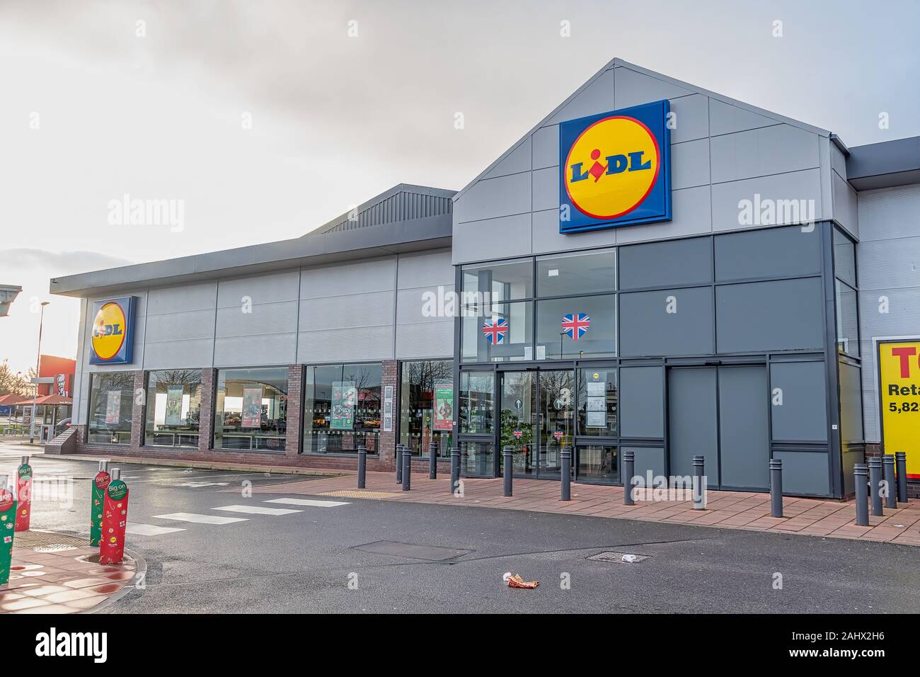 Lidl store front hi-res stock photography and images - Alamy