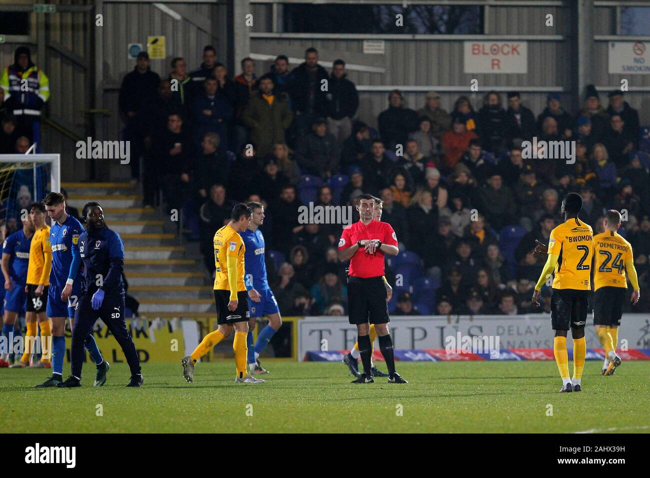 Referee craig hicks hi-res stock photography and images - Alamy
