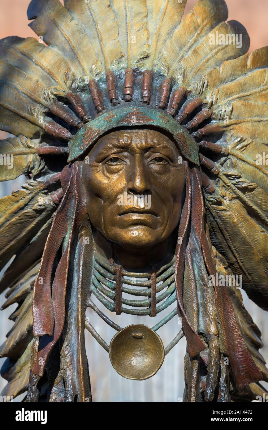 Bronze sculpture native american indian hi-res stock photography and ...