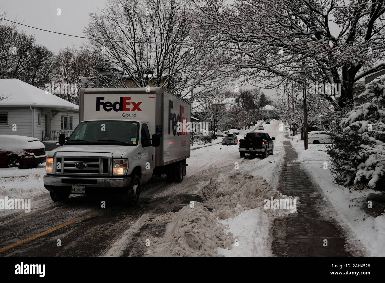 Fedex deliveries hi-res stock photography and images - Alamy