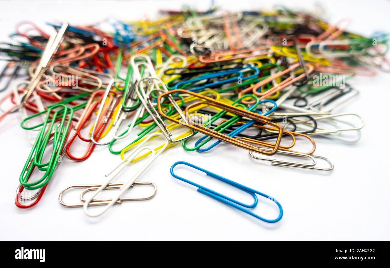 A pile of paper clips against a white background Stock Photo - Alamy