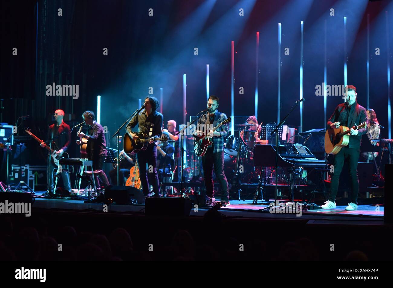 Northern Irish/Scottish rockers Snow Patrol performing some of their ...