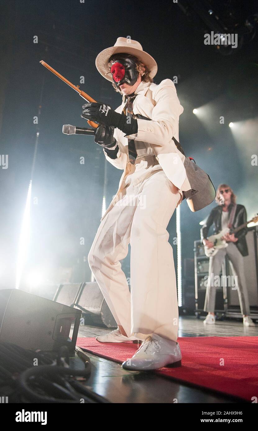 Singer matt shultz cage elephant hi-res stock photography and images ...
