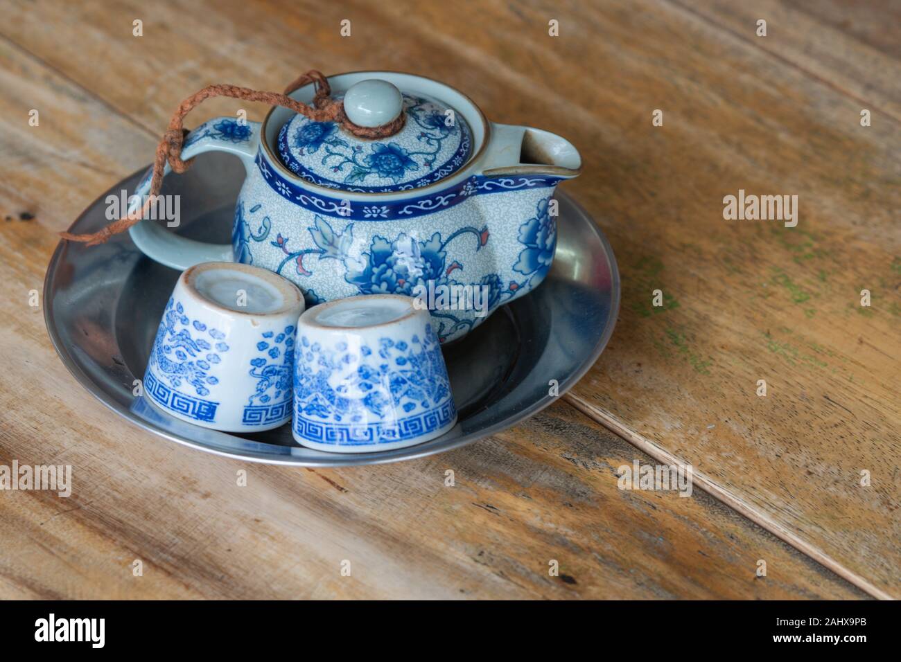 Japanese porcelain teapot hi-res stock photography and images - Alamy