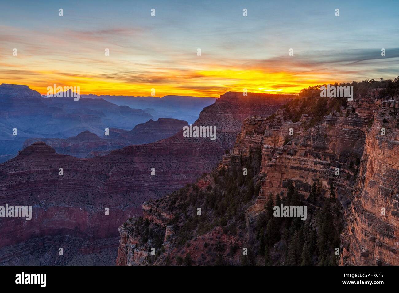 Dawn breaks over thhe Grand Canyon Stock Photo - Alamy