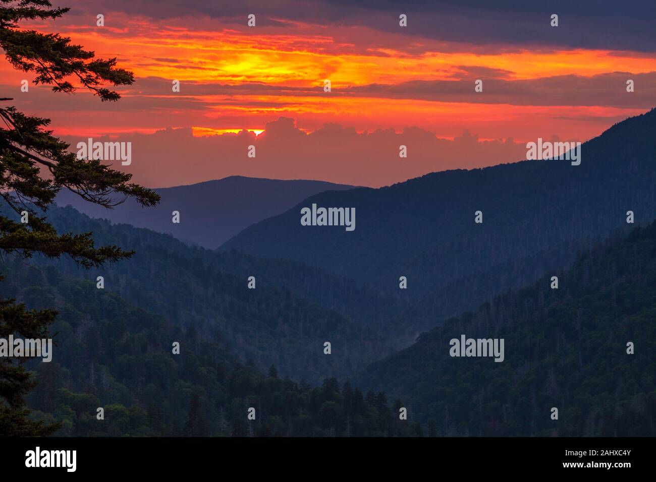 Sunset over thhe Morton Overlook in the Great Smoky Mountain National ...
