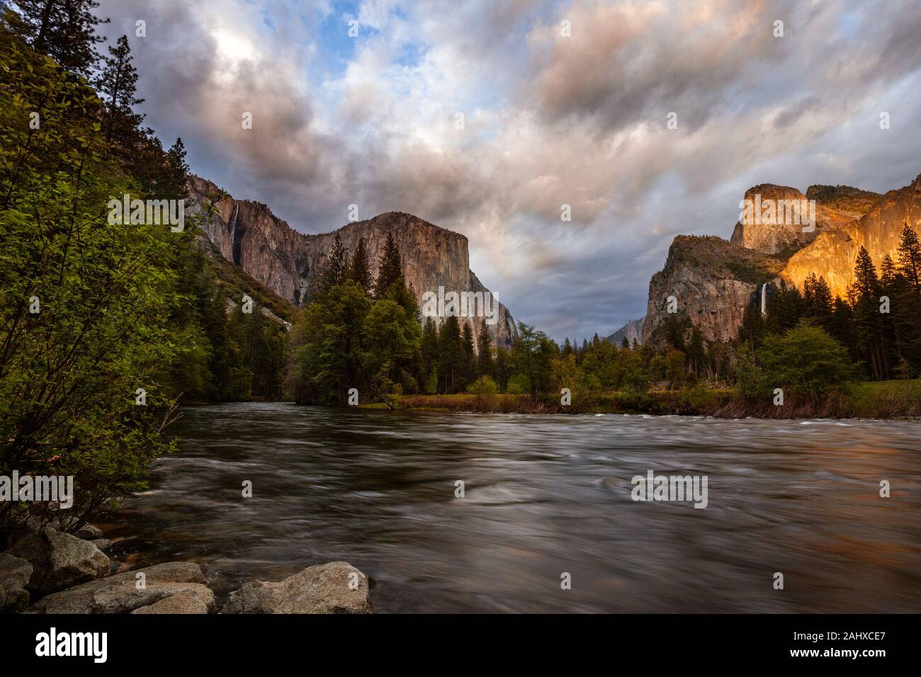 Dome gates hi-res stock photography and images - Alamy