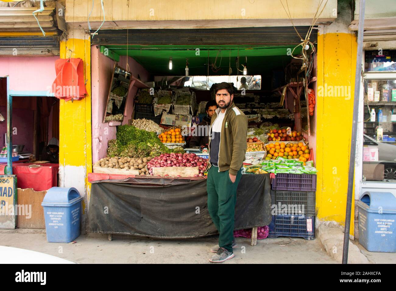 JAMMU KASHMIR, INDIA - MARCH 20 : Indian or tibetan people sale and buy ...