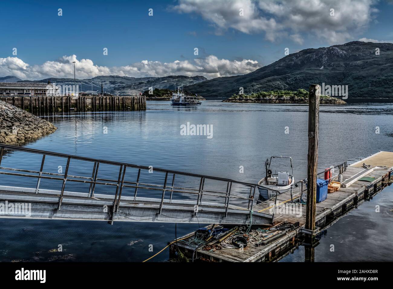 Port mountains in background hi-res stock photography and images - Alamy