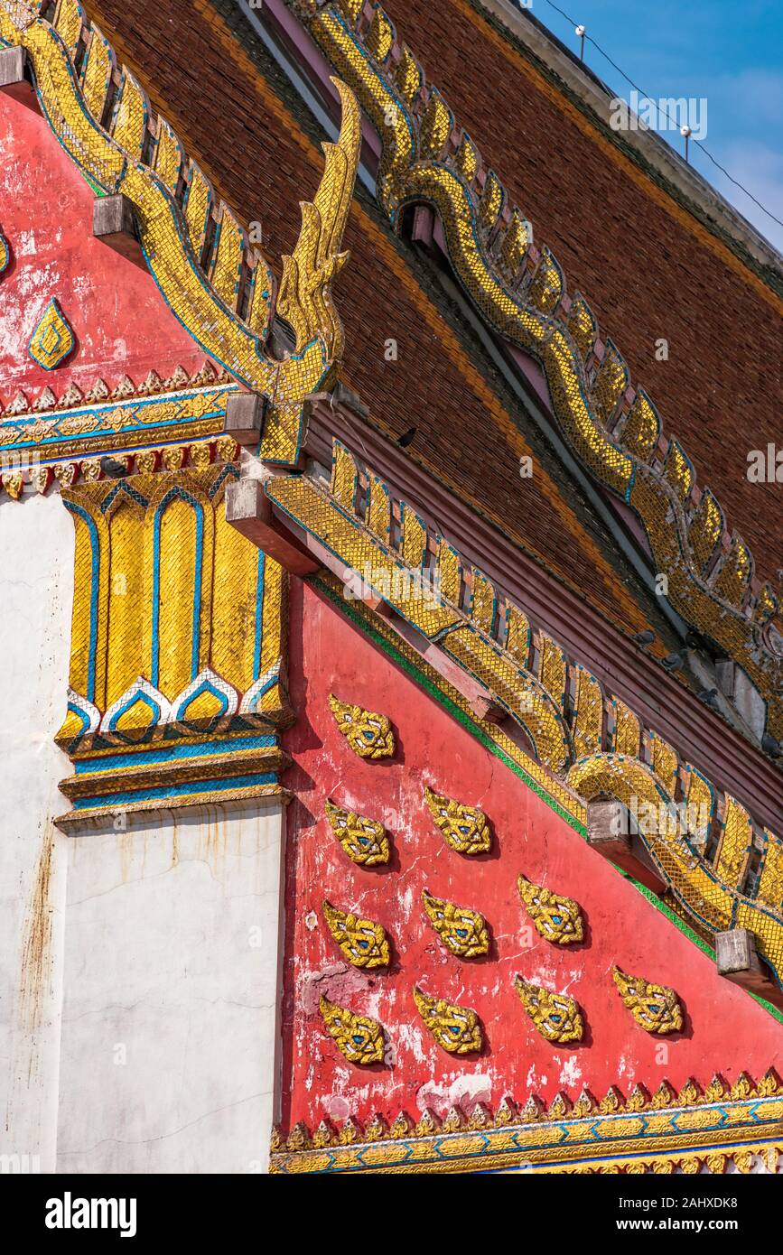 Lavishly decorated Thai building roof. Traditional Thai architecture ...