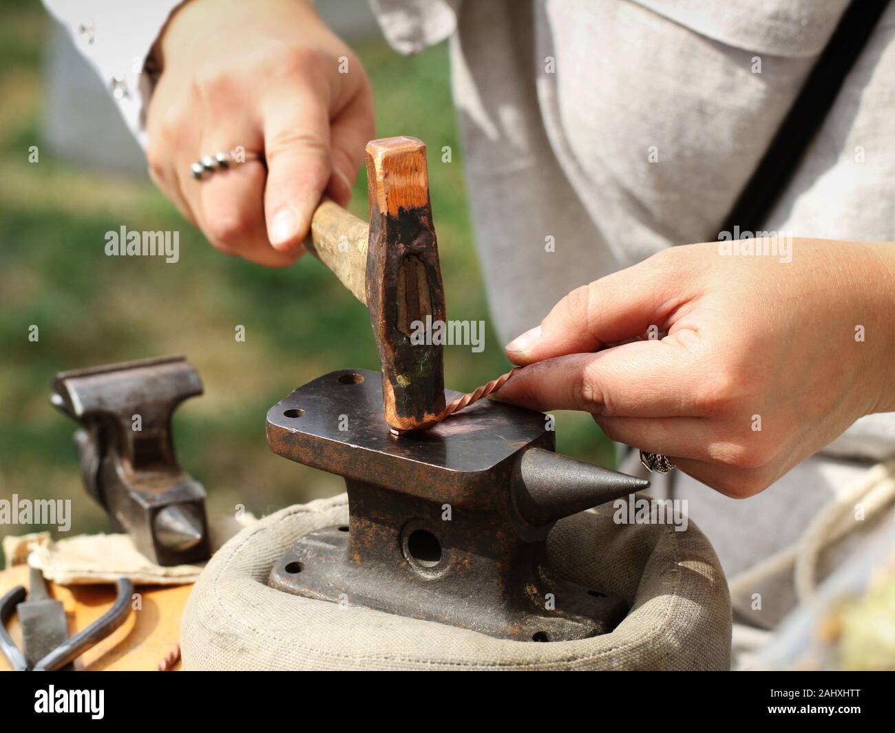 Lady hammer working hi-res stock photography and images - Alamy