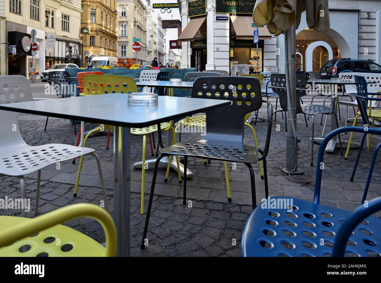 Bistro vienna hi-res stock photography and images - Alamy