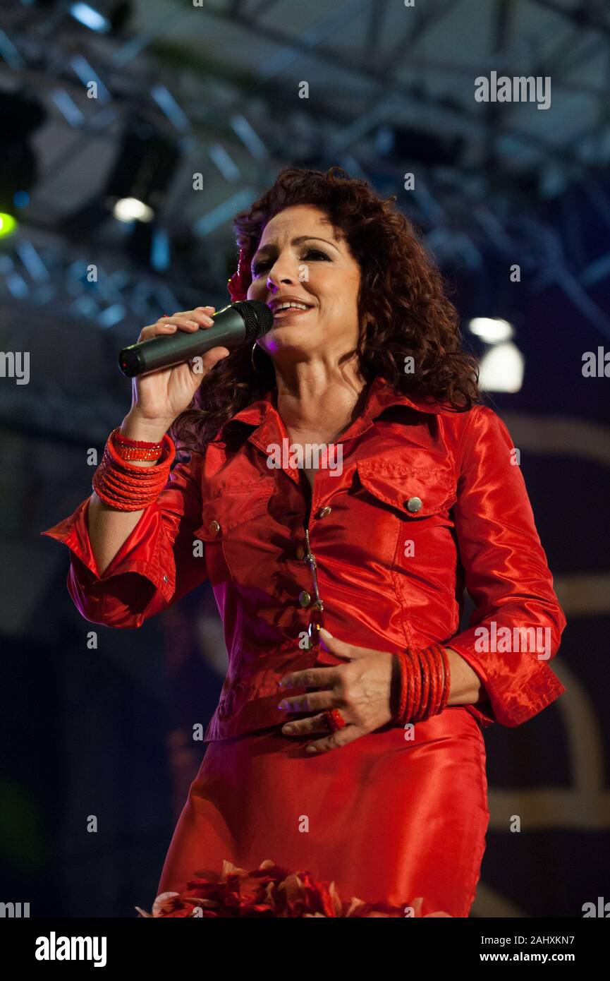 Gloria maria milagrosa fajardo garcia hi-res stock photography and ...