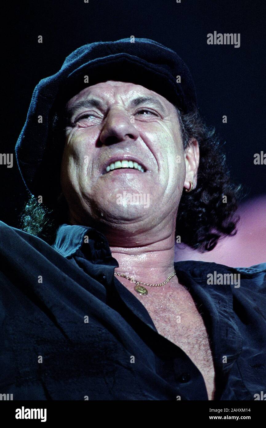 Acdc brian johnson hi-res stock photography and images - Alamy
