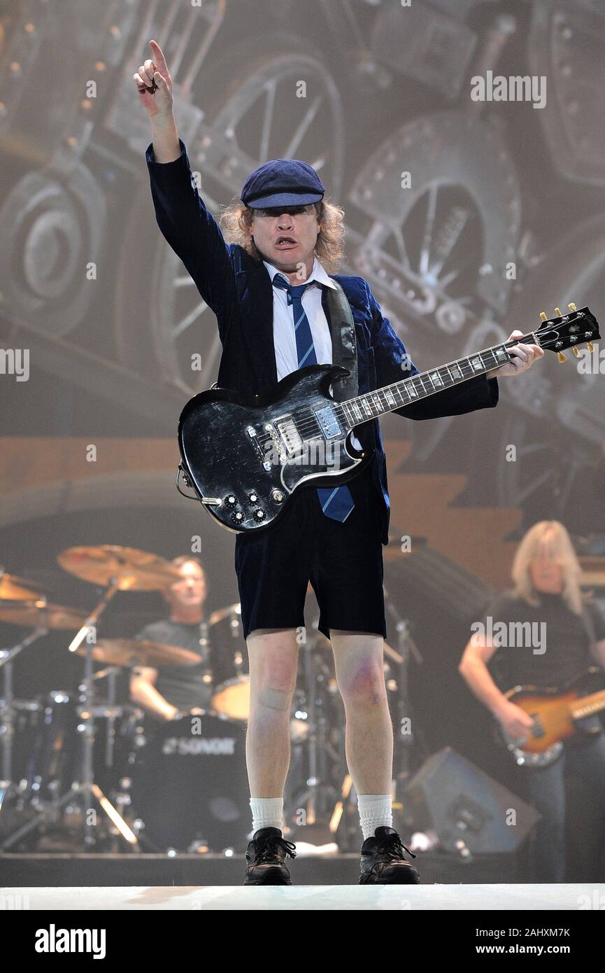 Angus young 1979 hi-res stock photography and images - Alamy