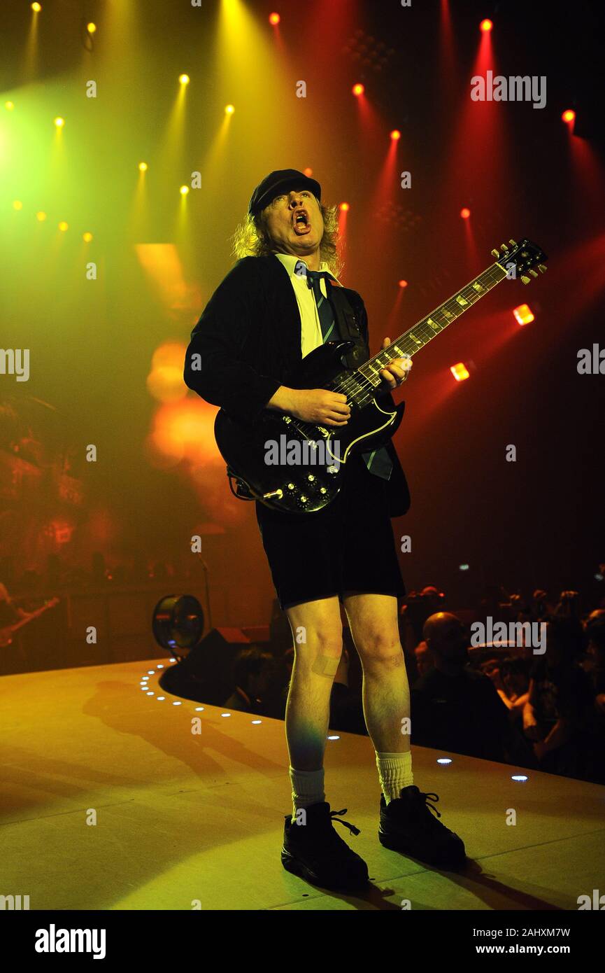 Angus young 1979 hi-res stock photography and images - Alamy