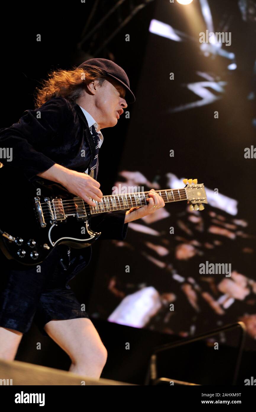 Angus young 1979 hi-res stock photography and images - Alamy
