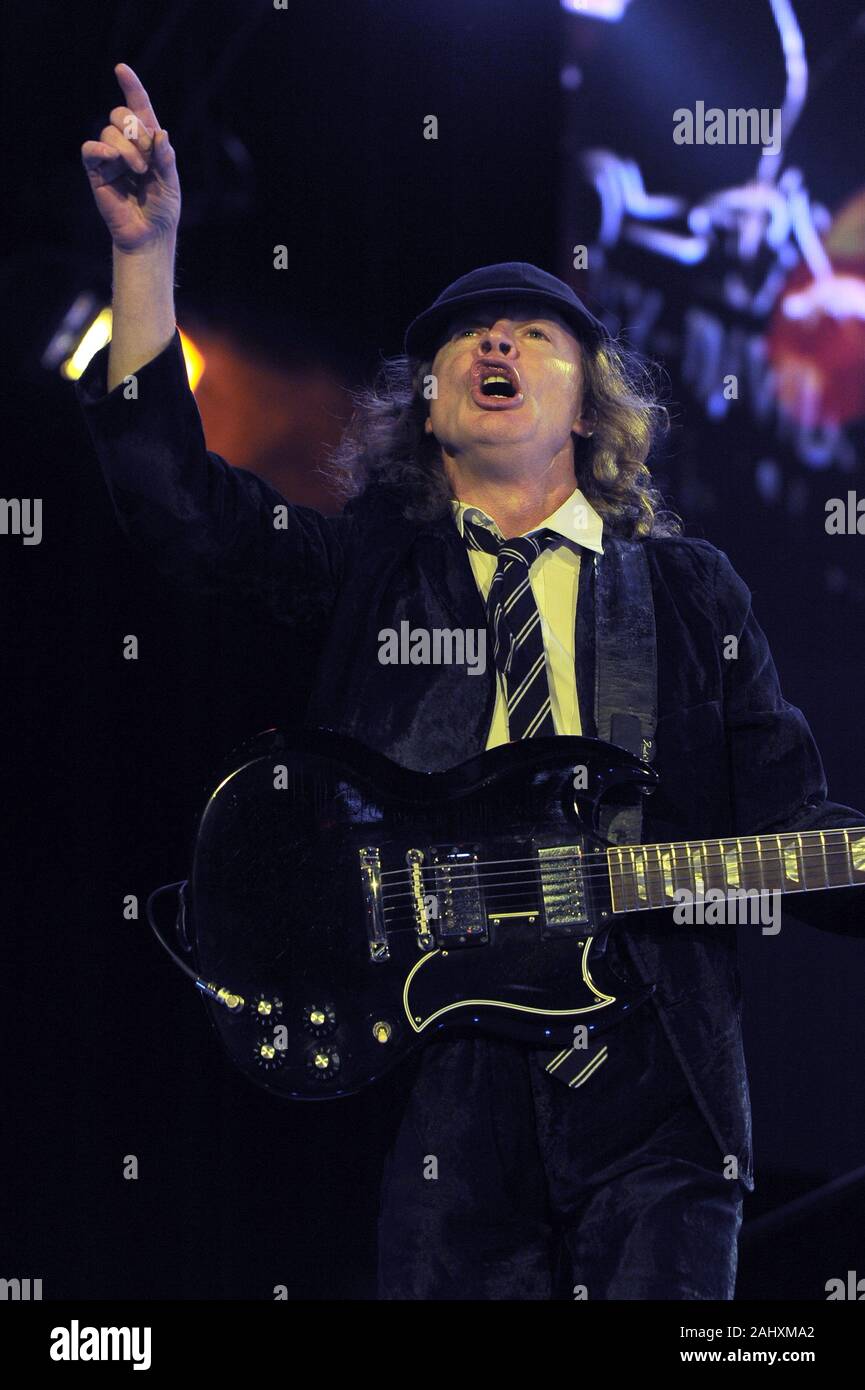 Angus young 1979 hi-res stock photography and images - Alamy