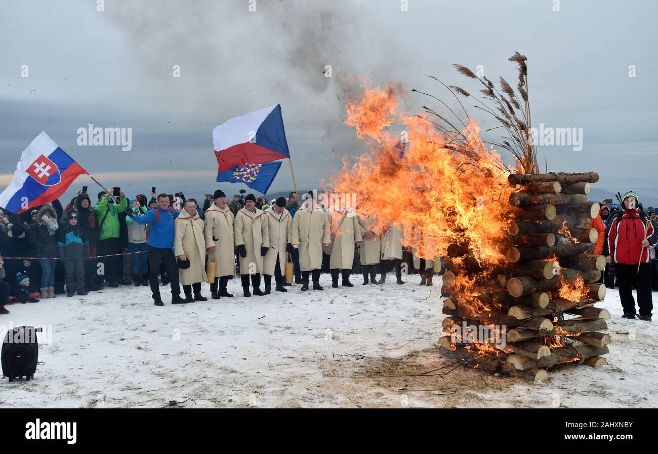 Traditional meeting of Czechs and Slovaks at the border on Velka ...
