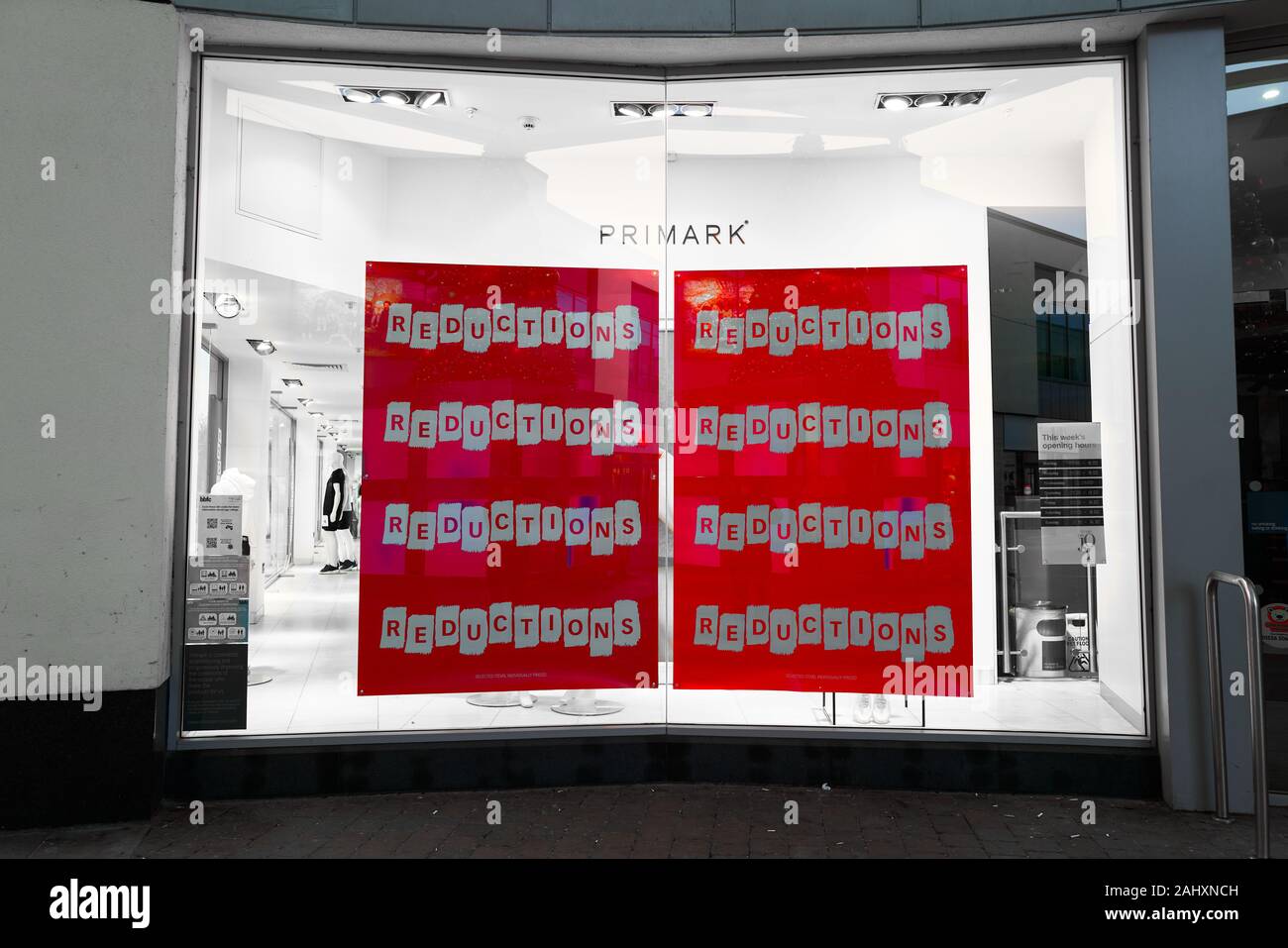 Primark shop window hi-res stock photography and images - Alamy