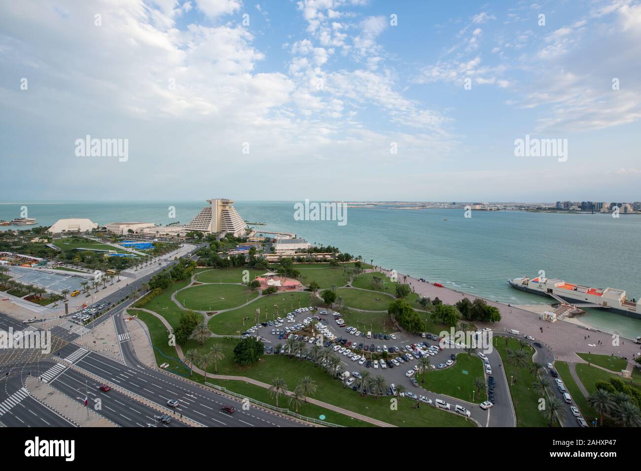 Sheraton grand doha hi-res stock photography and images - Alamy