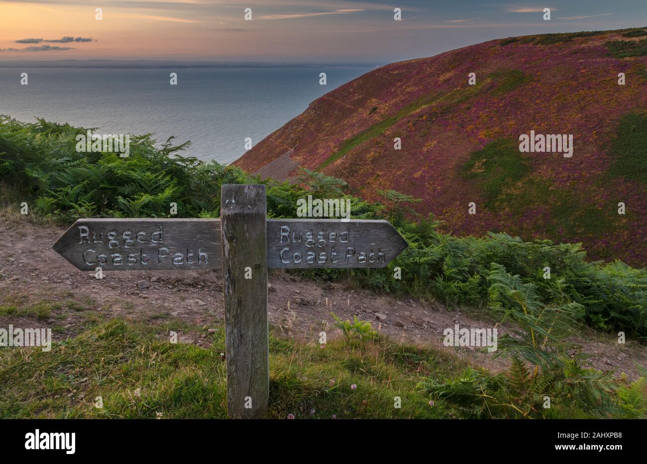 South west coast path sign hi-res stock photography and images - Alamy