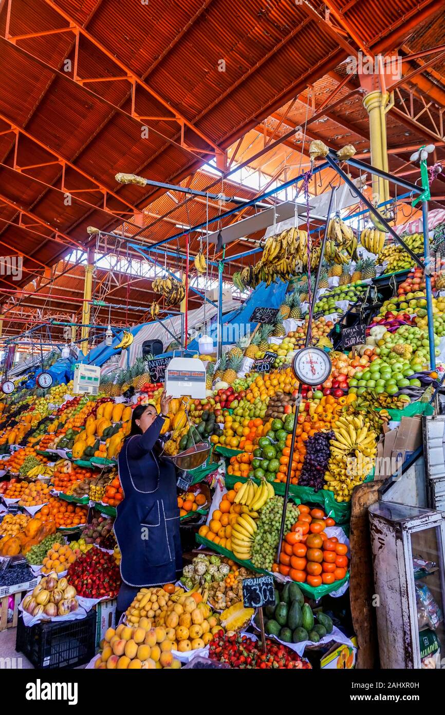 Arequipa vertical hi-res stock photography and images - Alamy