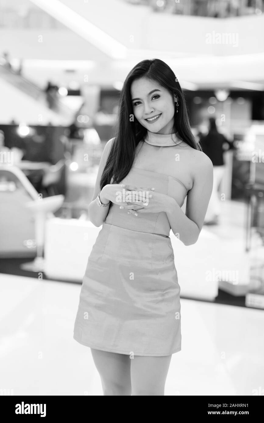 Lady woman shopping Black and White Stock Photos & Images - Alamy